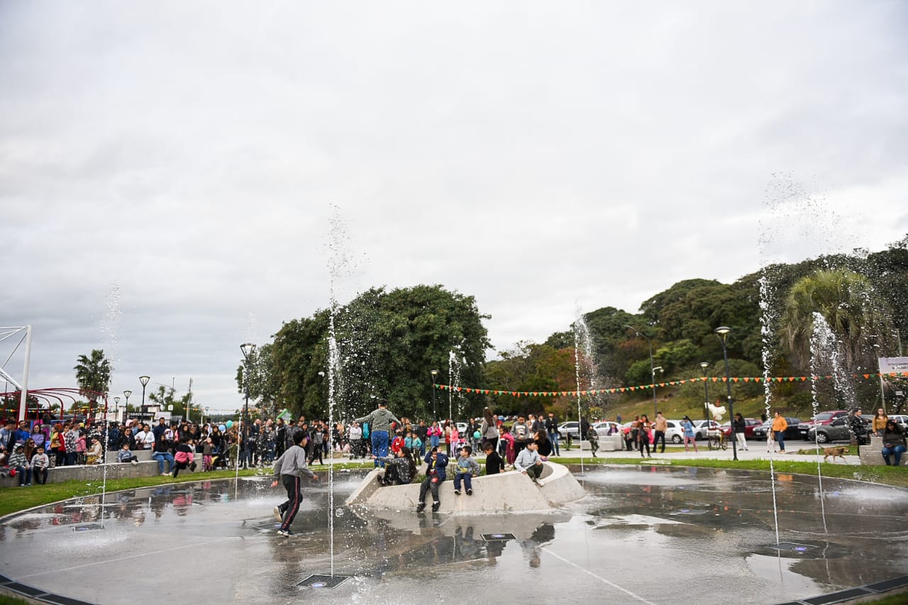 Paraná cuenta con una renovada y moderna plaza Le Petit Pisant - Prisma